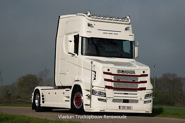 Woensdag 20 april - Vlastuin Truckopbouw : Vlastuin Truckopbouw